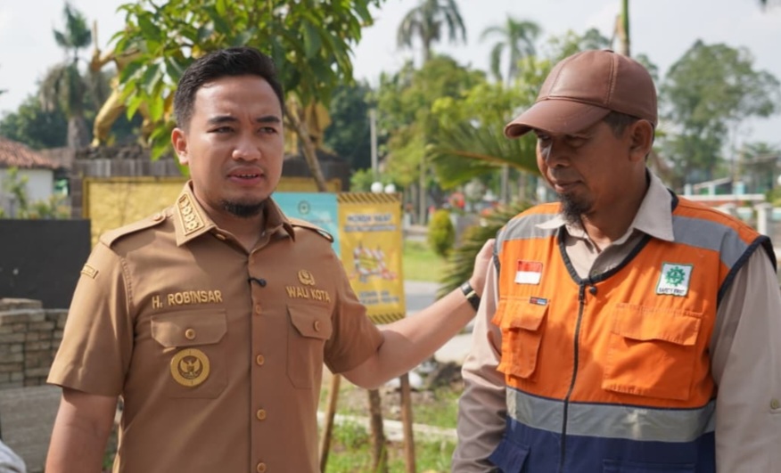 Hampir Rampung! Wali Kota Robinsar Tinjau Pemugaran Taman Monumen Geger ...